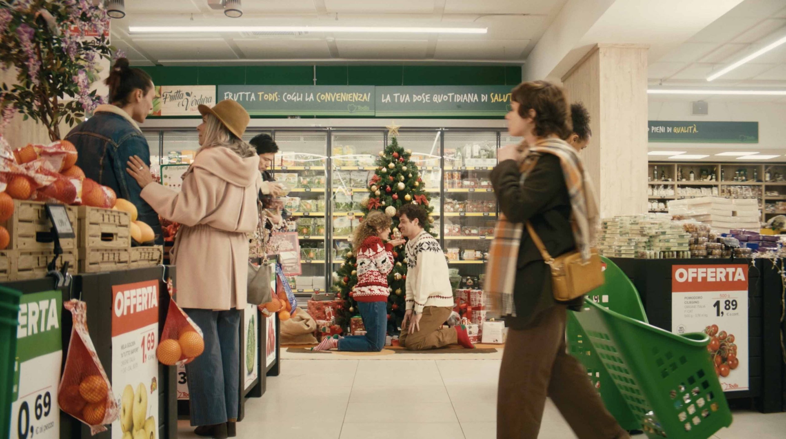 Todis, nel reparto ortofrutta “ci si sente a casa”: il nuovo spot di Natale